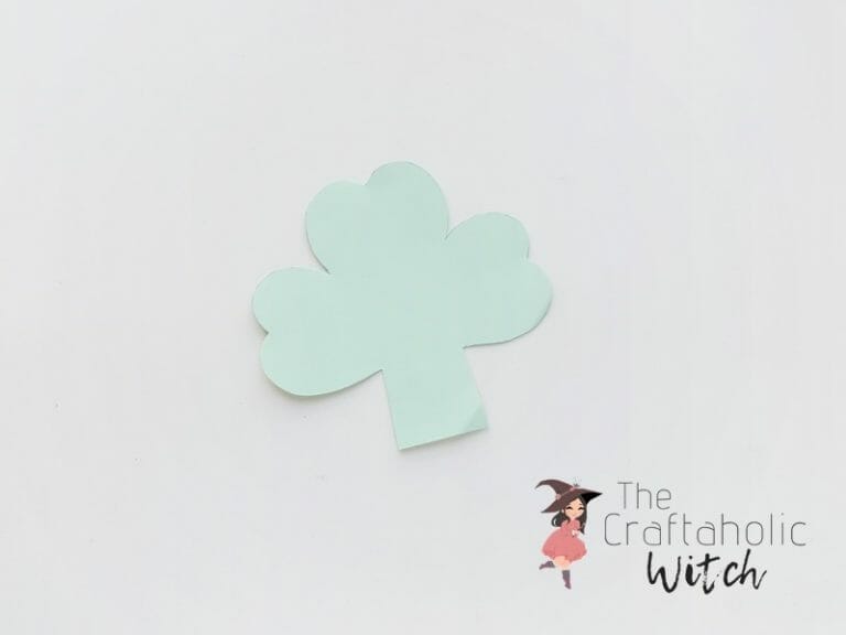 Paper Shamrock - St. Patrick's Day Craft | The Craftaholic Witch