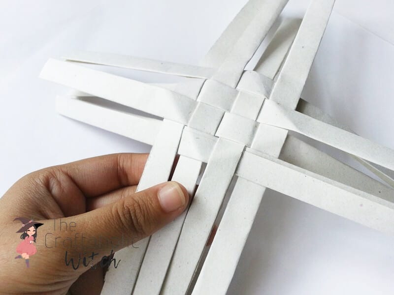 Recycled Paper Basket Weaving ( Easy Step-by-Step Tutorial )