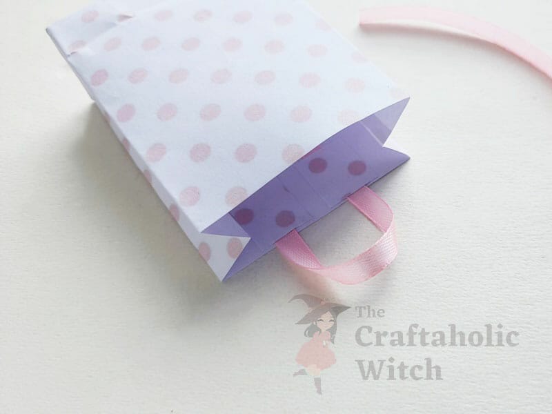 How to Make a Bag Out of Wrapping Paper Like a Pro (+ Video)